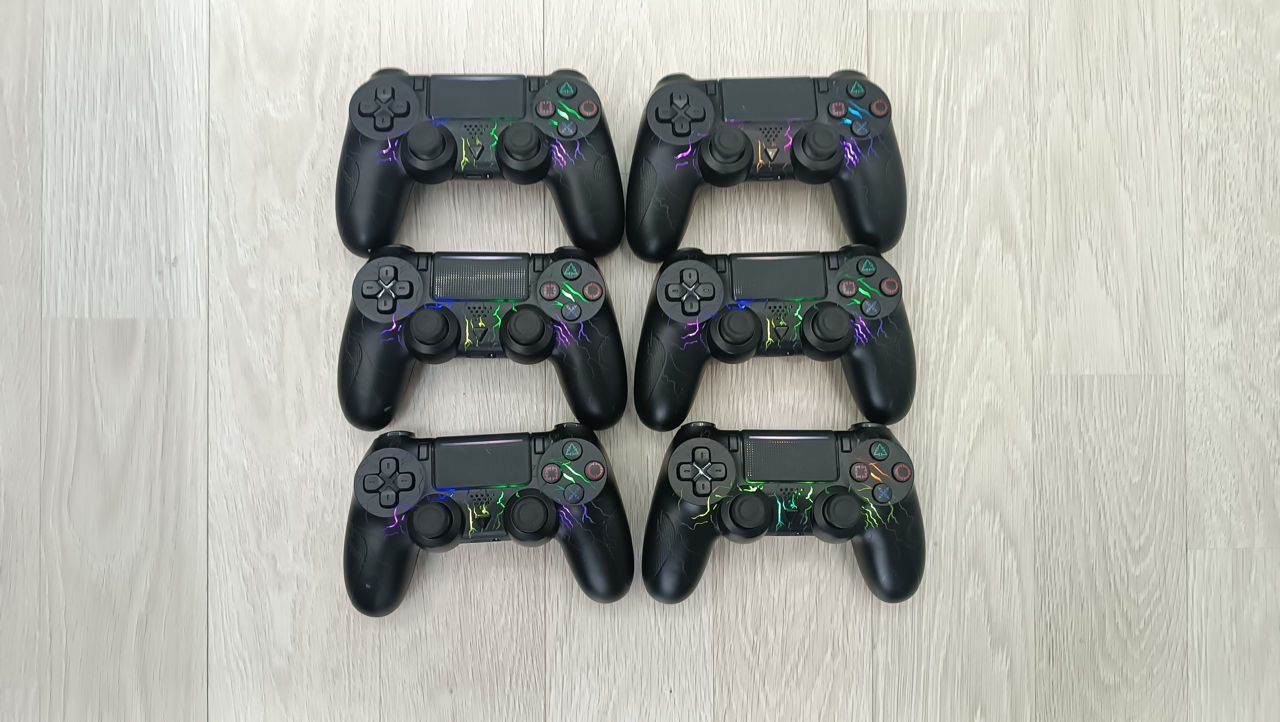 GamePad-uri PS4 și PC noi la super preț