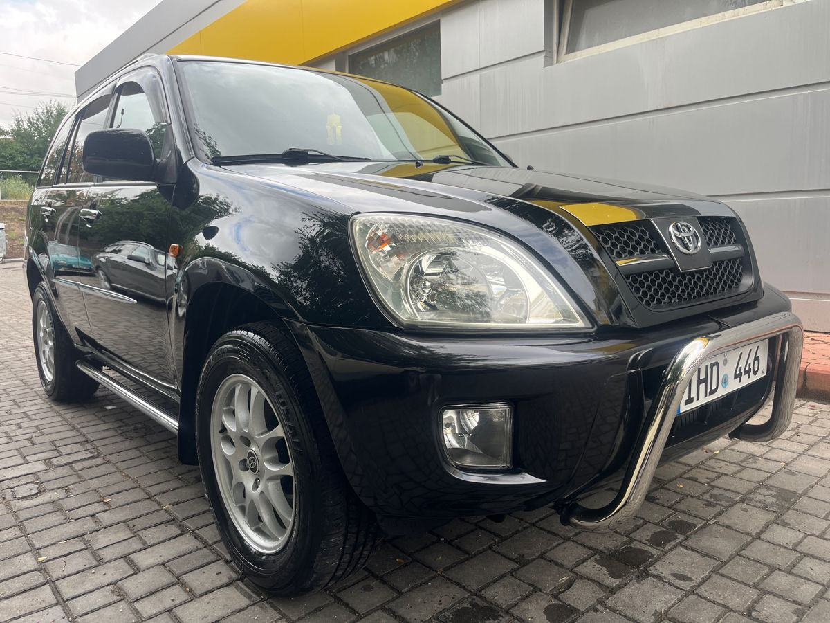 Toyota Rav 4 an. 2008 cu rulaj 127000 km, Benzină, 5200