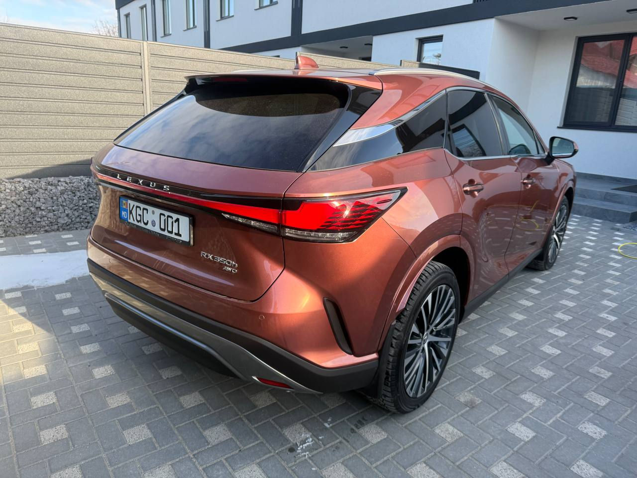 Lexus RX Series 2024 г. с пробегом 5200 км, Гибрид, 54950