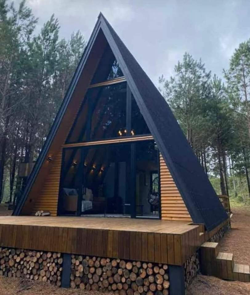 Case Modulare din lemn sau structura metalica și panou sandwich