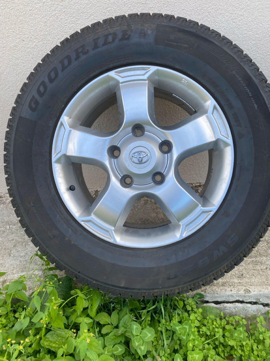 Se vind cauciucuri impreuna cu discuri pentru Toyota Land Cruiser sau ...