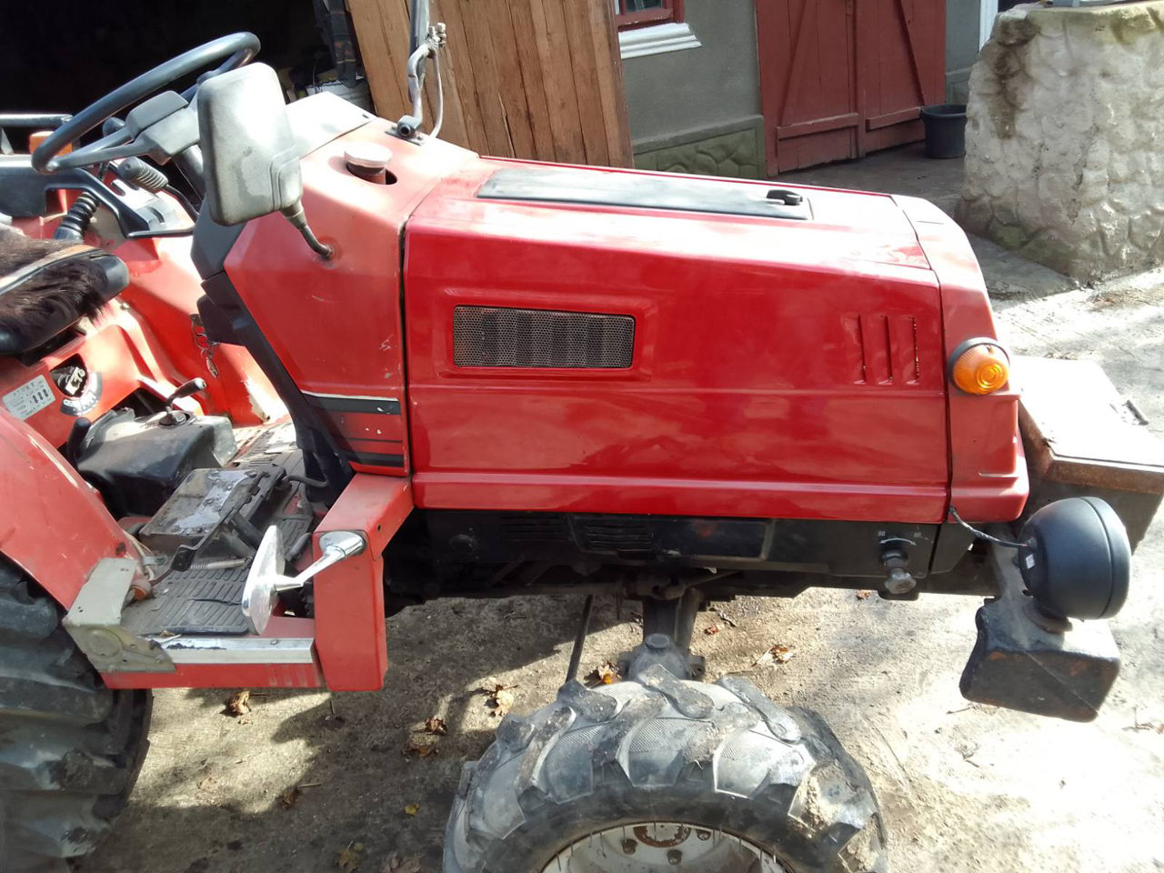 Tractor + remorca,freza,plug.