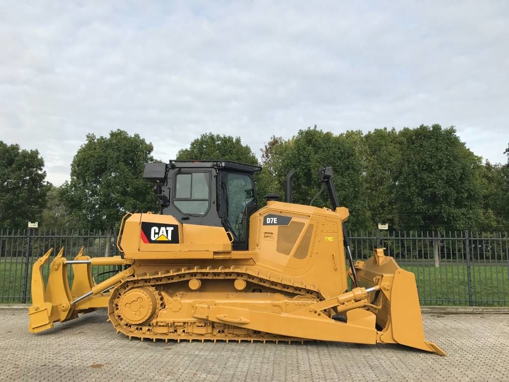 Buldozer CAT D7E