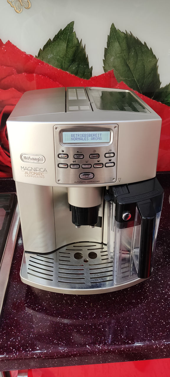 DeLonghi Magnifica Automatic cappuccino