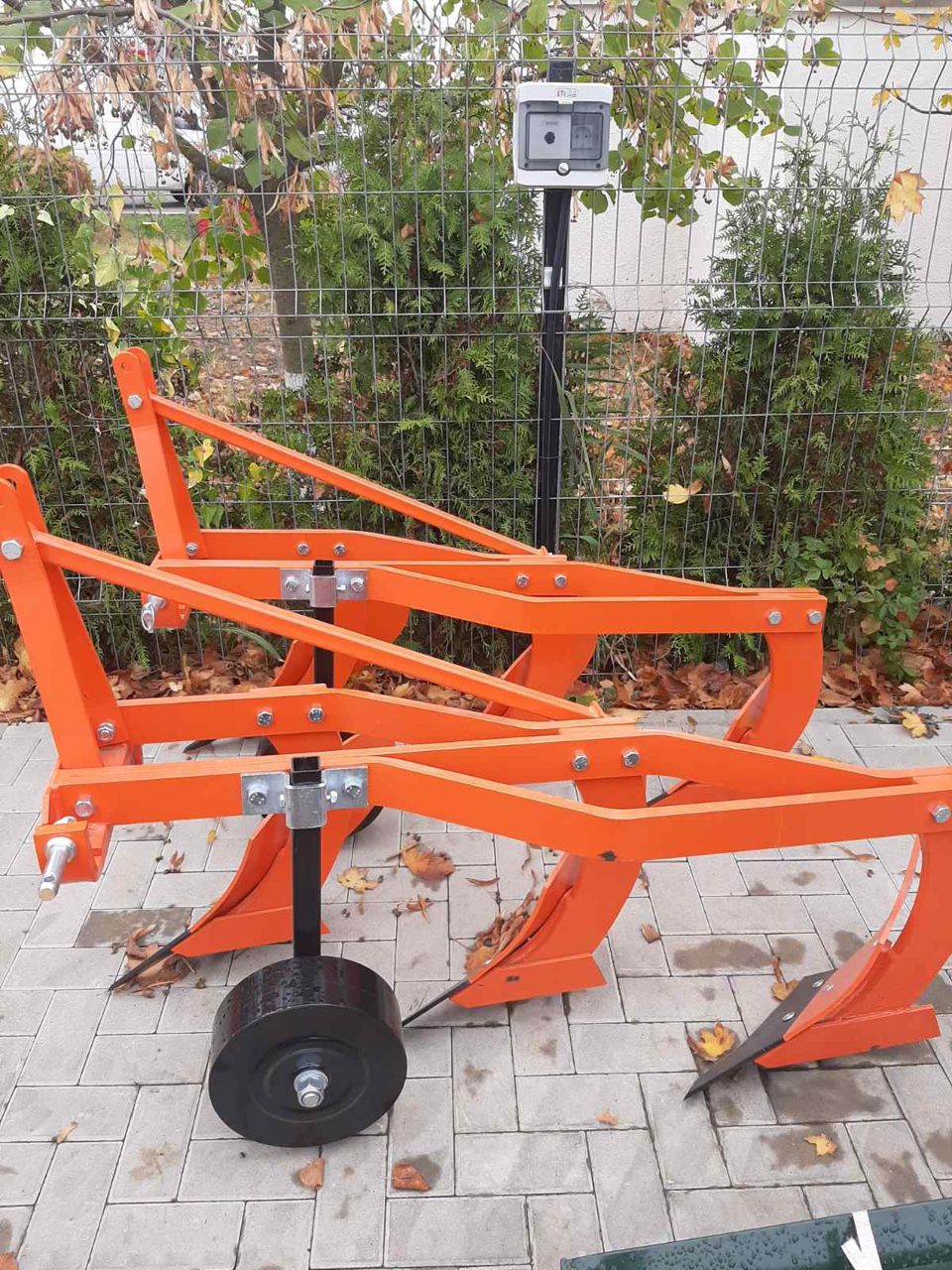 Plug pentru minitractoare