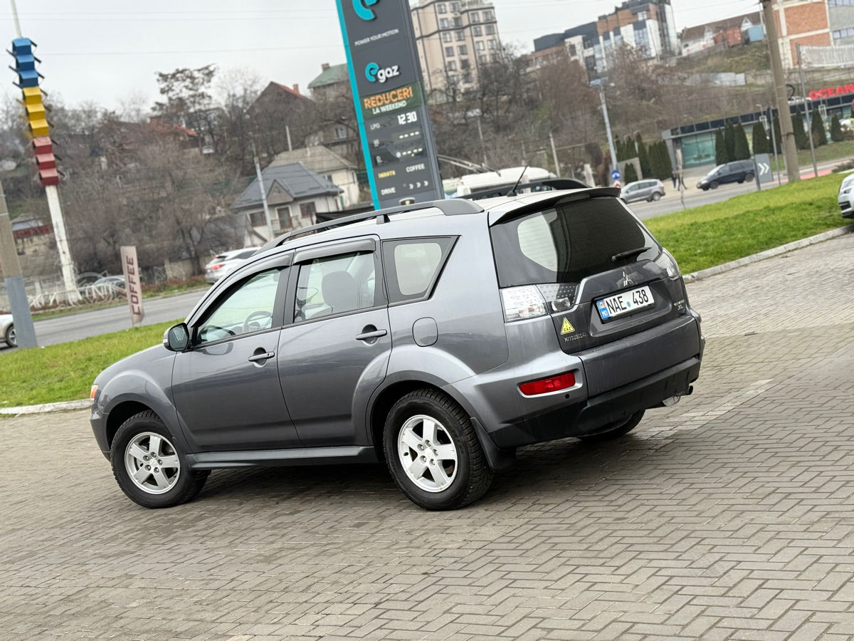 Mitsubishi Outlander an. 2011 cu rulaj 200 km, Gaz / Benzină (propan ...