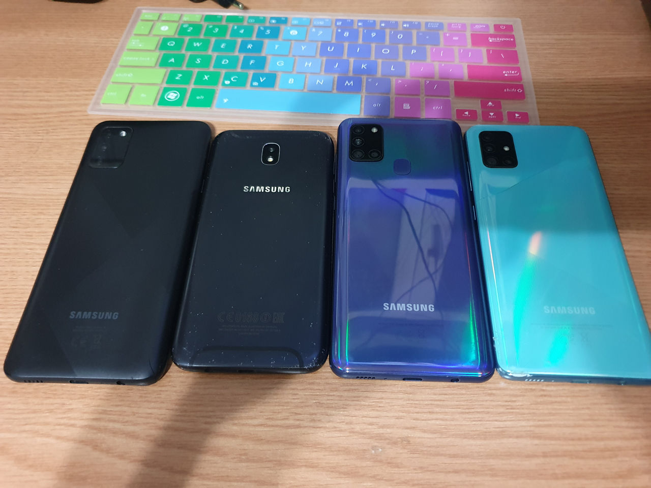 vind 4 telefoane Samsung stricate