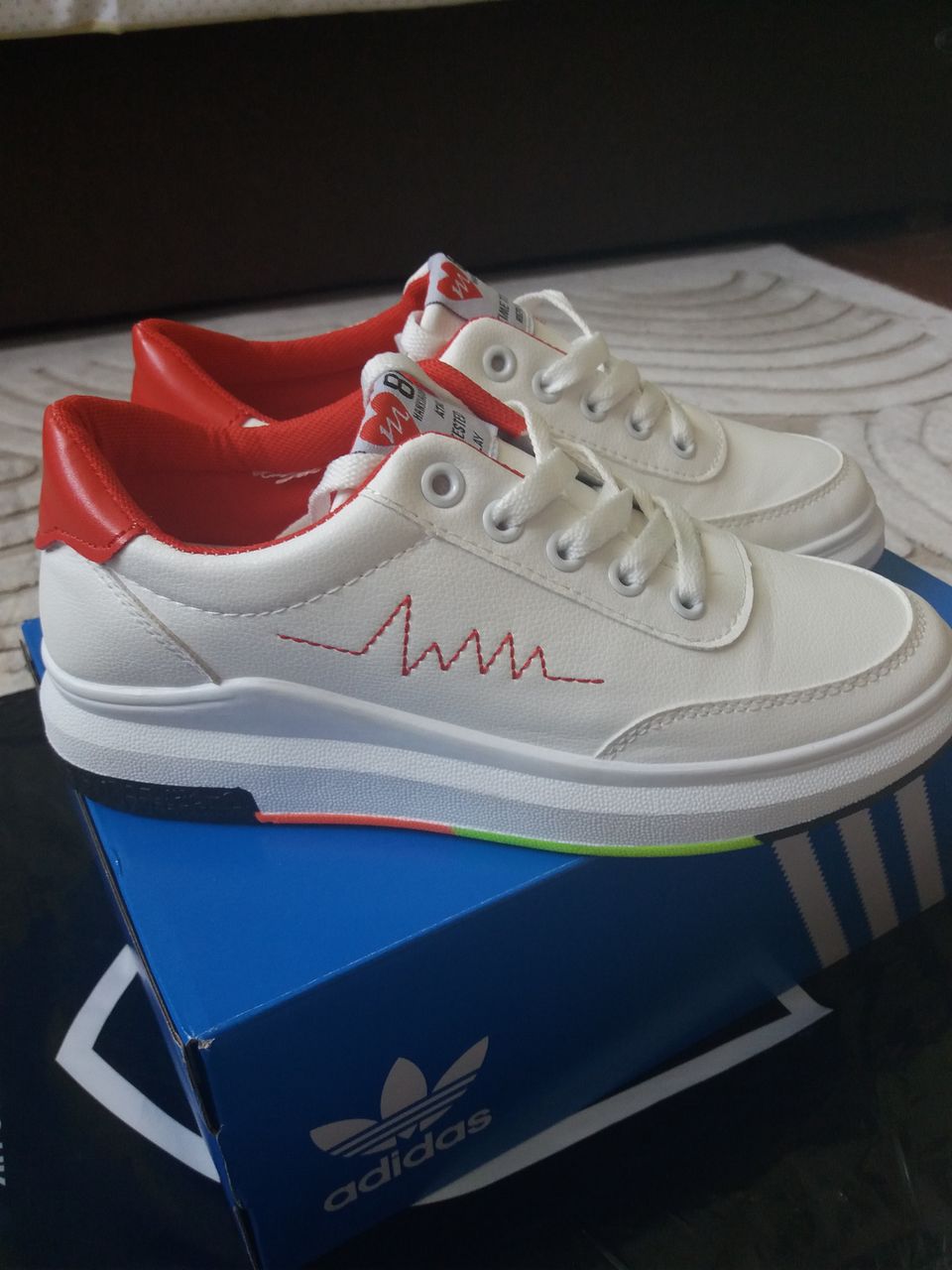 Adidasi originali - noi