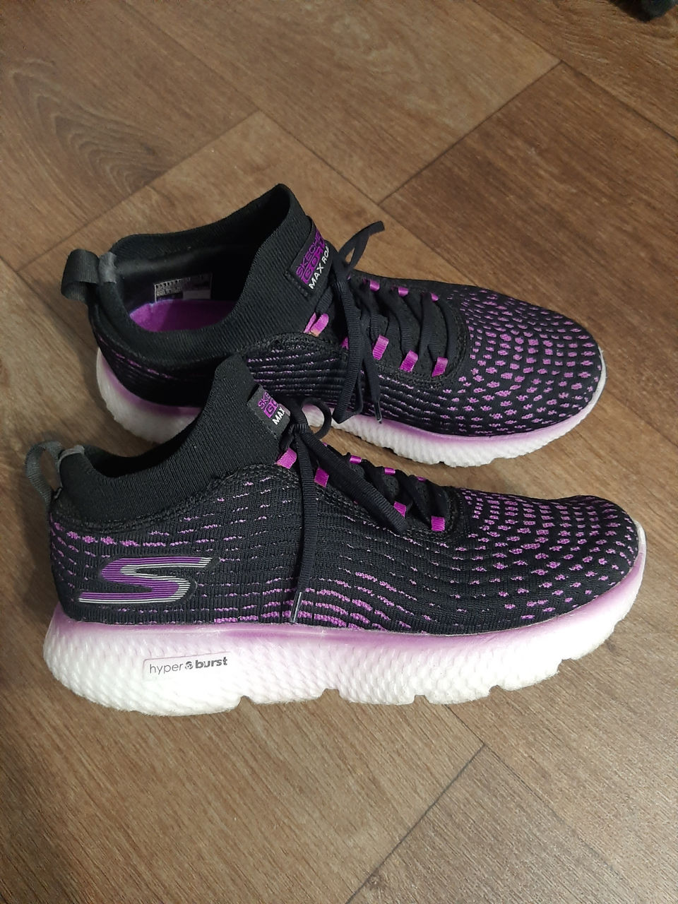 Фирменные женские кроссовки Skechers, размер 37