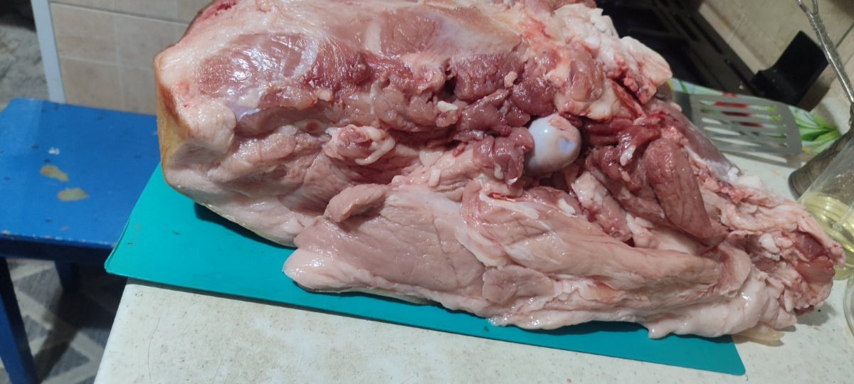 Домашняя свинина 75 лей кг