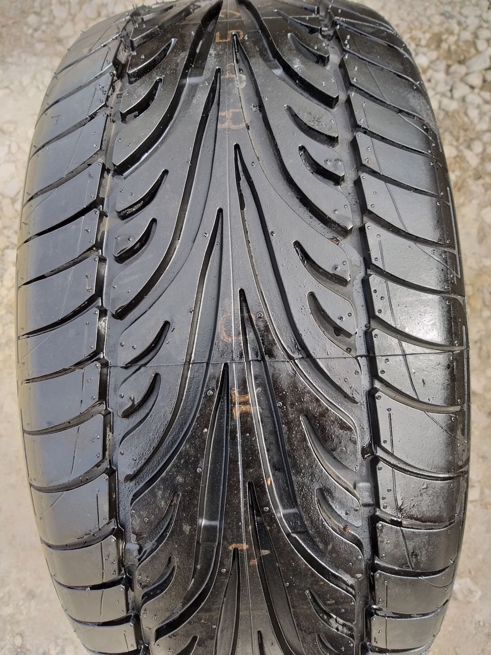 255/45/18