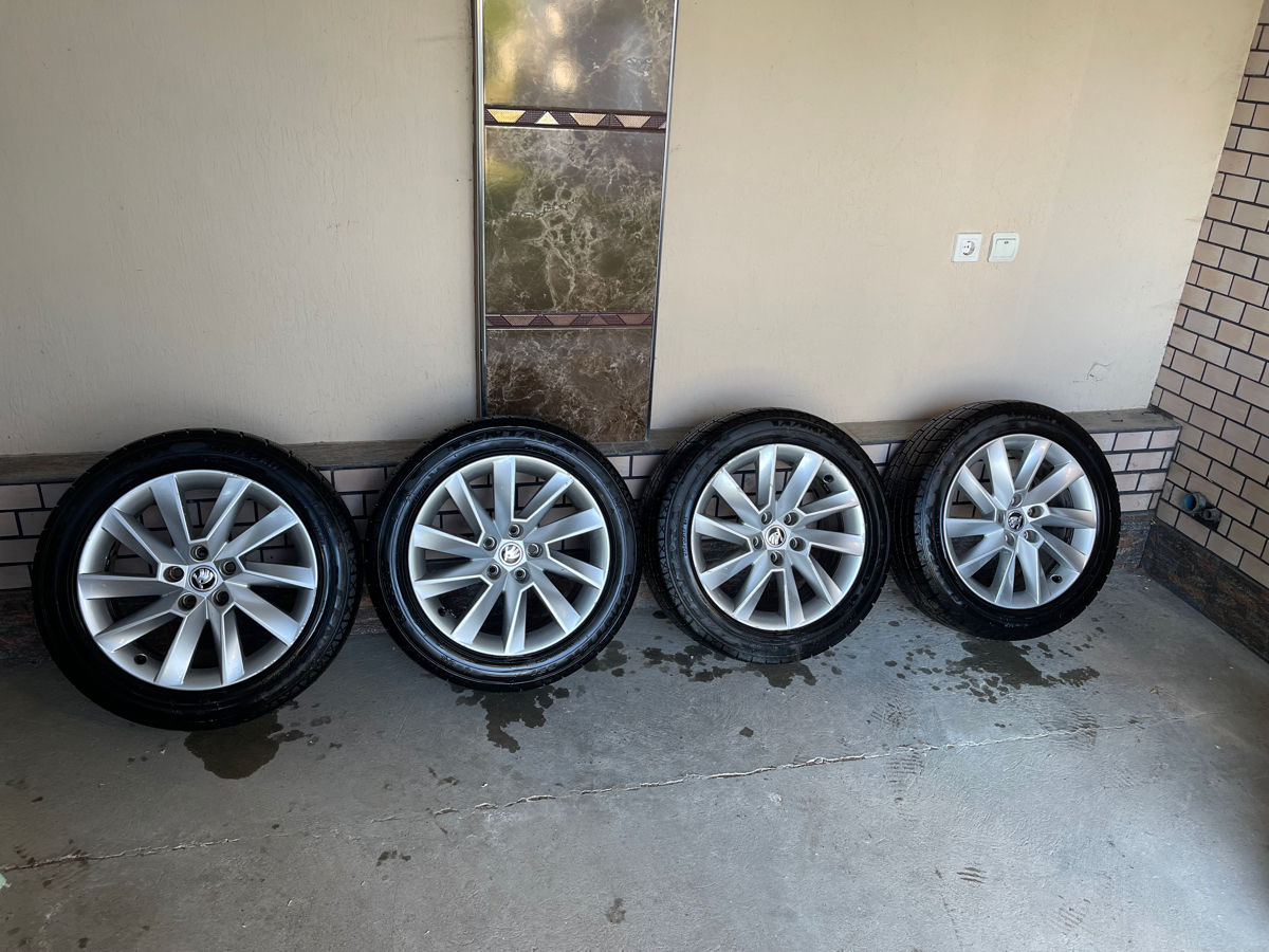 Vând jante Skoda Superb R17