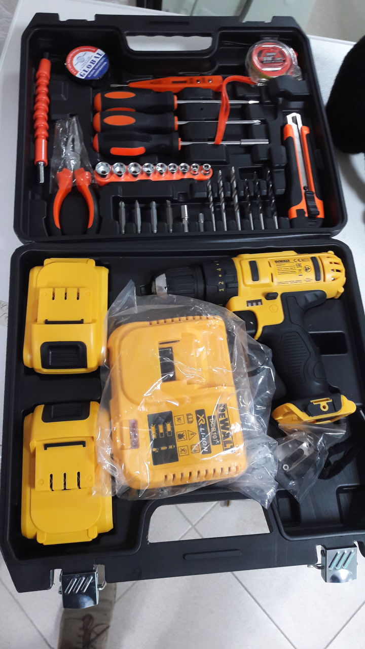 Vând set de scule electrice
