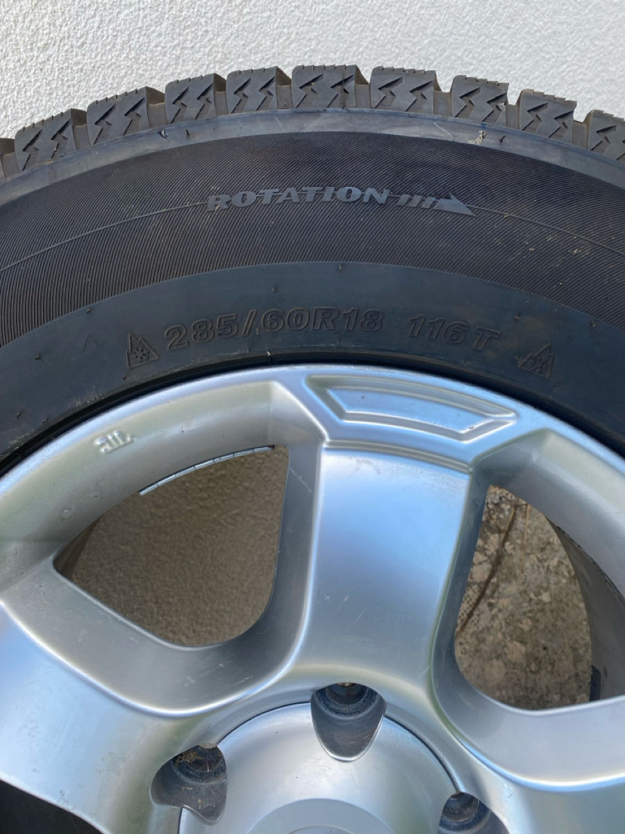 Se vind cauciucuri impreuna cu discuri pentru Toyota Land Cruiser sau ...