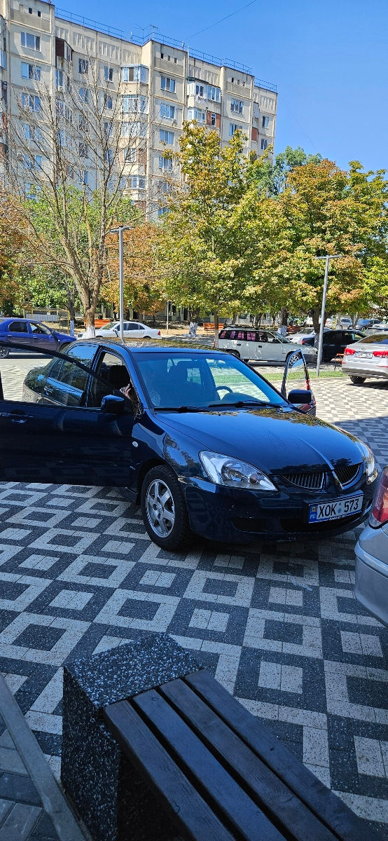 Mitsubishi Lancer an. 2004 cu rulaj 330000 km, Benzină, 2500