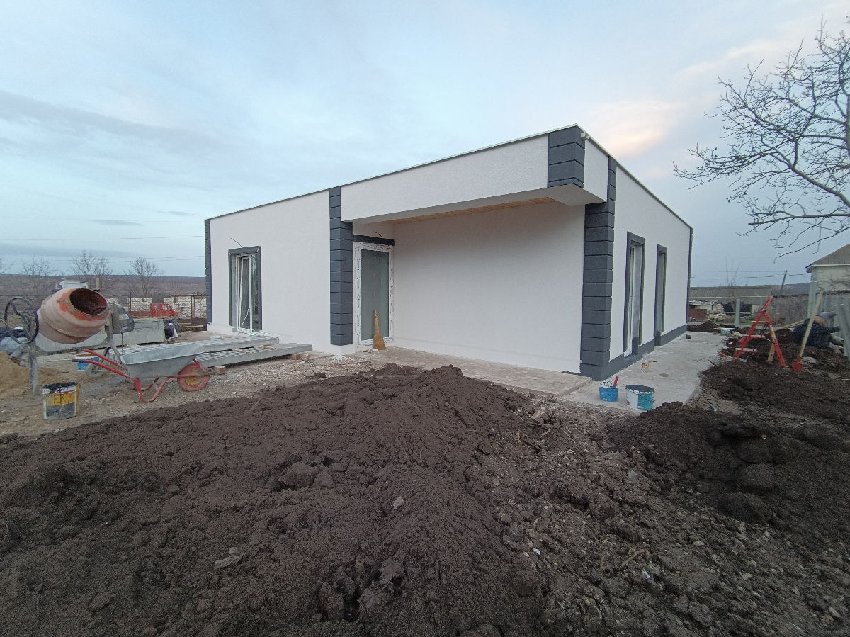 Casă 5 ari, 3 dormitoare.