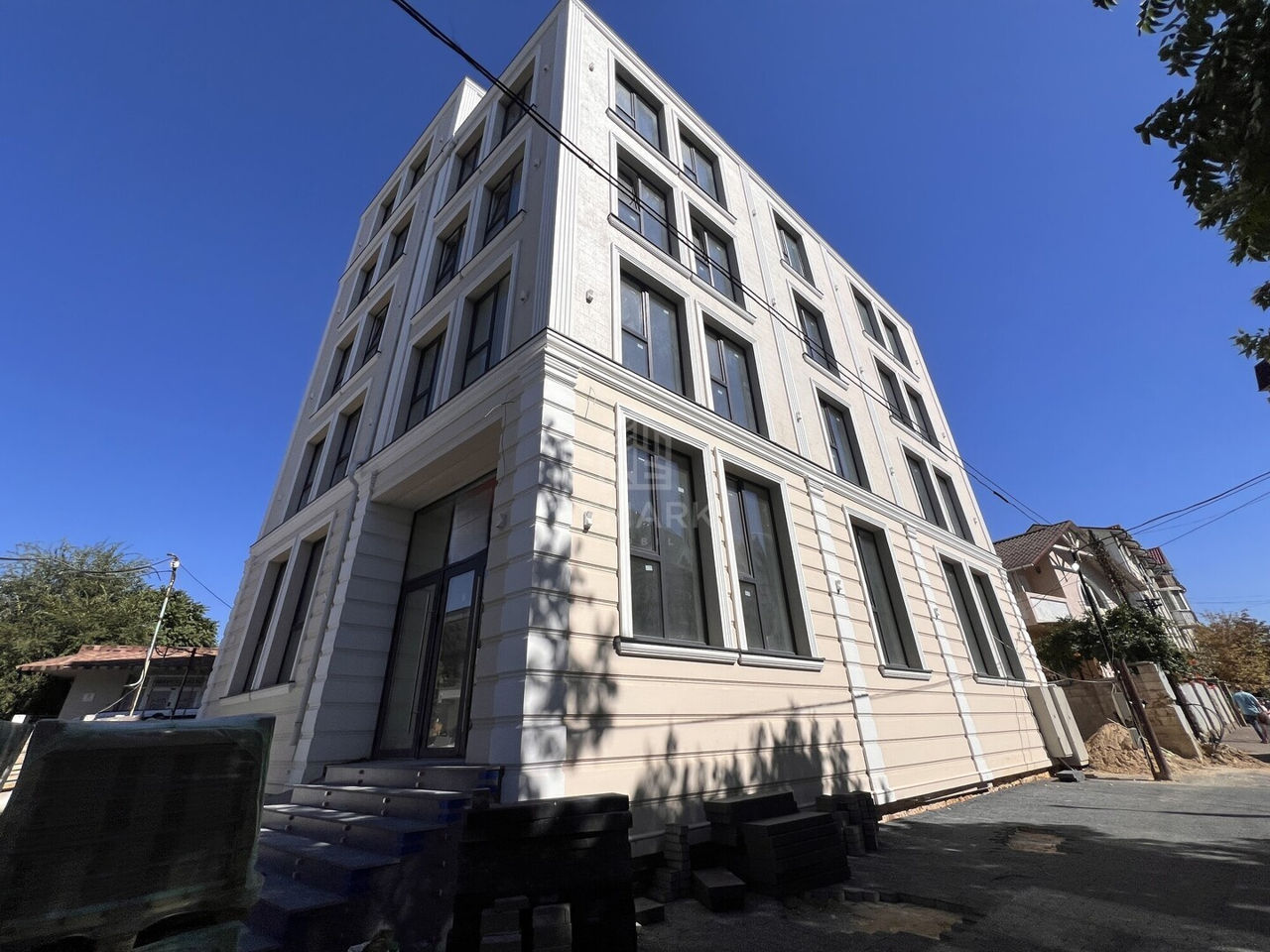 Cladire separată de oficii 2000mp în Centru!