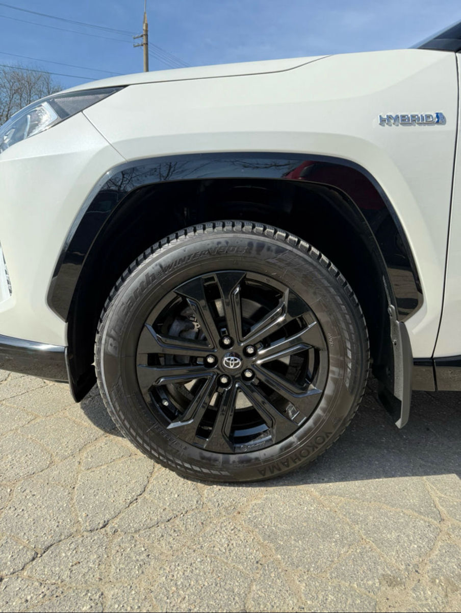 Jante Toyota Rav4/ Lexus NX 225/60 R18 Yokohama BluEarth winter V905