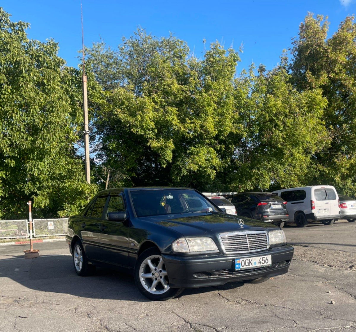 Mercedes C-Class an. 2000 cu rulaj 200000 km, Benzină, 3000