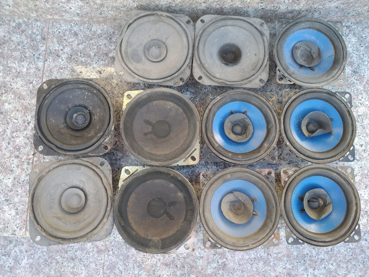 Boxe auto: poza 1 - 100 lei buc, poza 2 - Sony 400 lei 2 buc.