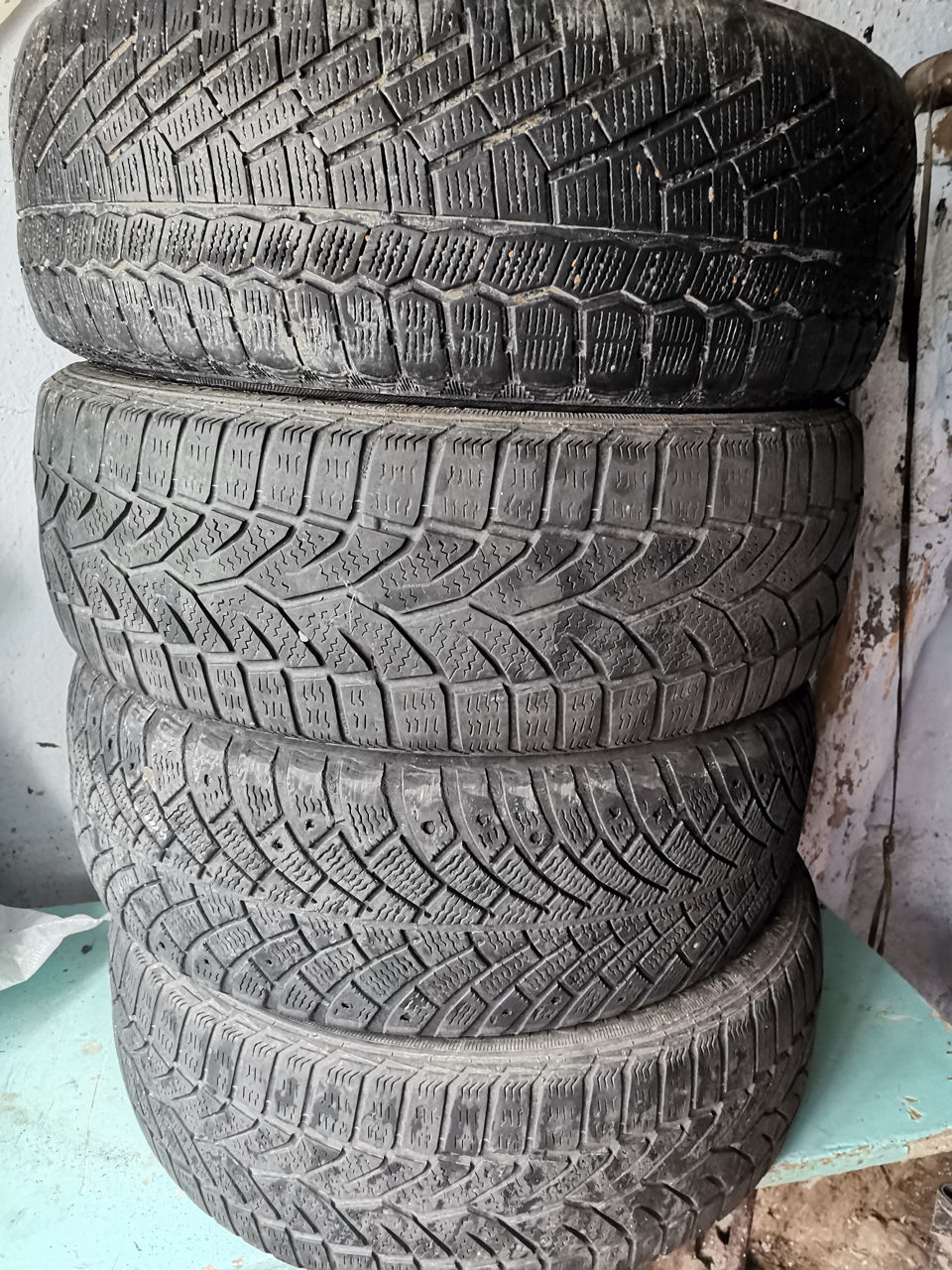 R16 205/60 (4 anvelope =500 lei)