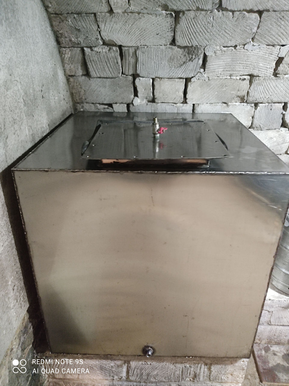 Se vinde butoi (cisternă) de inox.