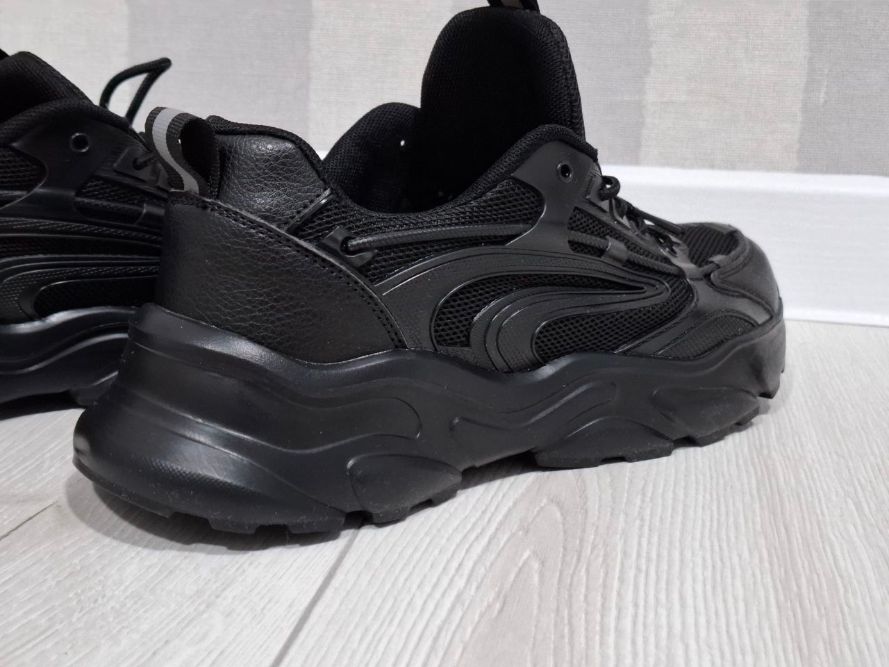 Ghete si adidasi noi