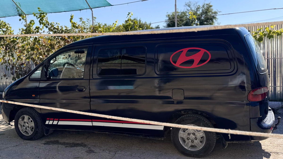Hyundai H200 an. 1998 cu rulaj, Diesel, 2700