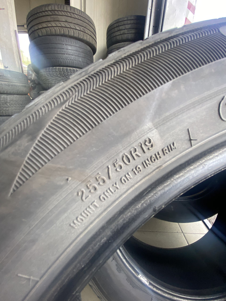 255/50 R19
