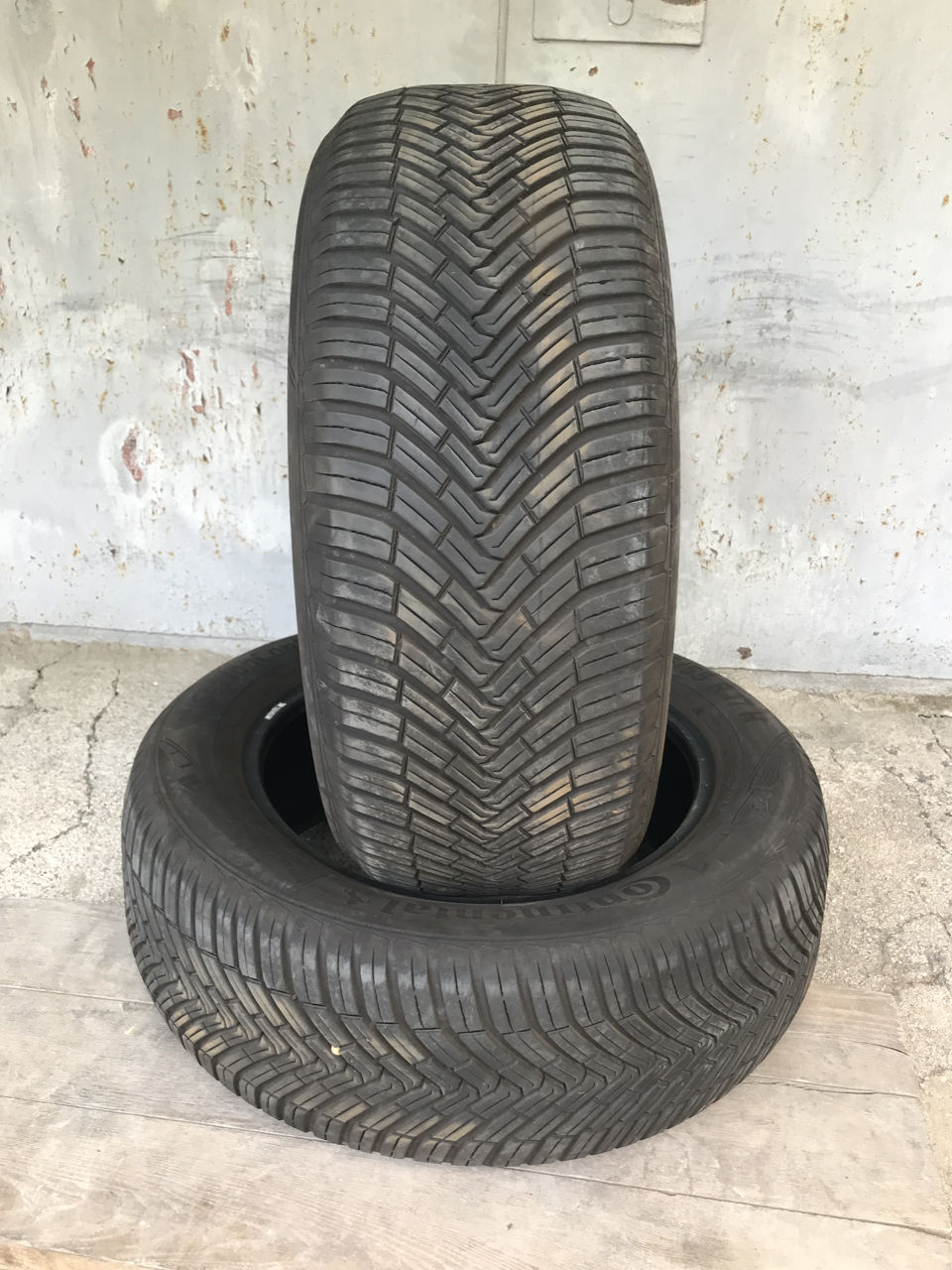 2 buc. R17/55/235 Continental (Dot47.20)