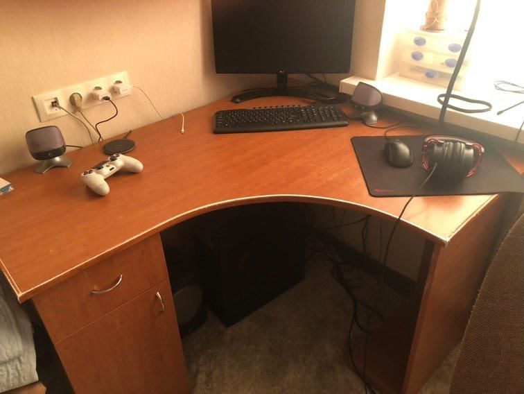 Masă de lucru cu sertare