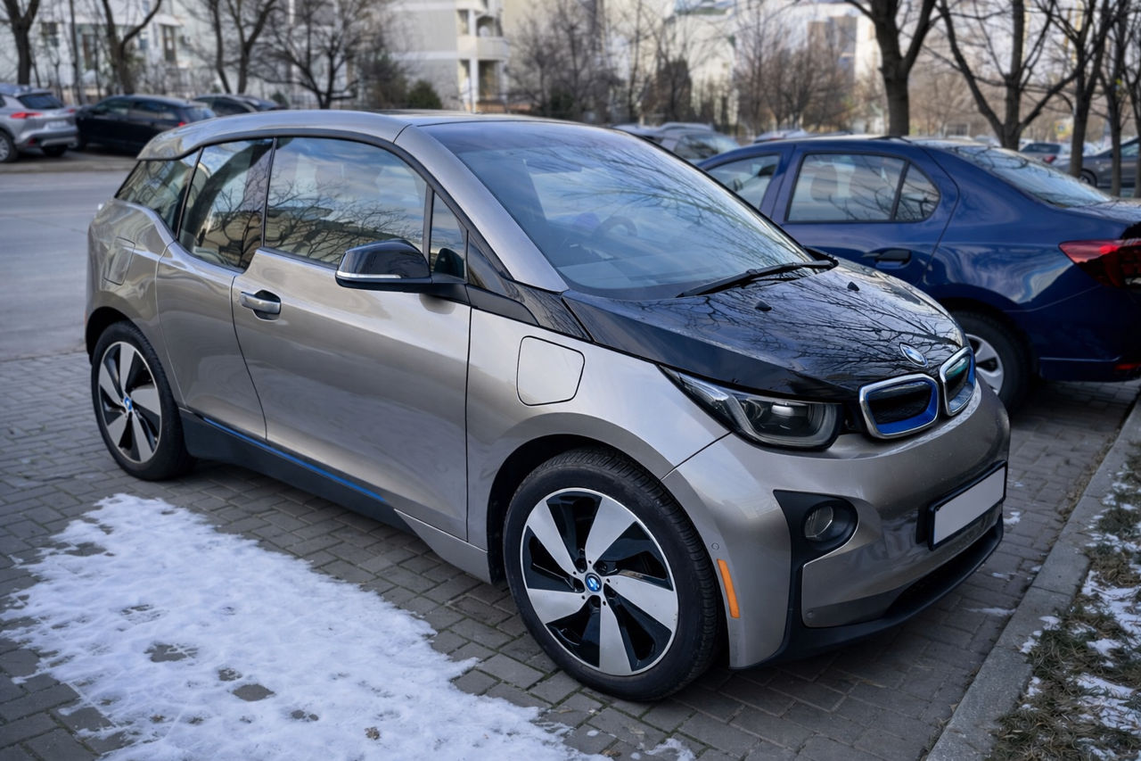 BMW i3 an. 2017 cu rulaj 159654 km, Plug-in Hybrid (benzină), 11499