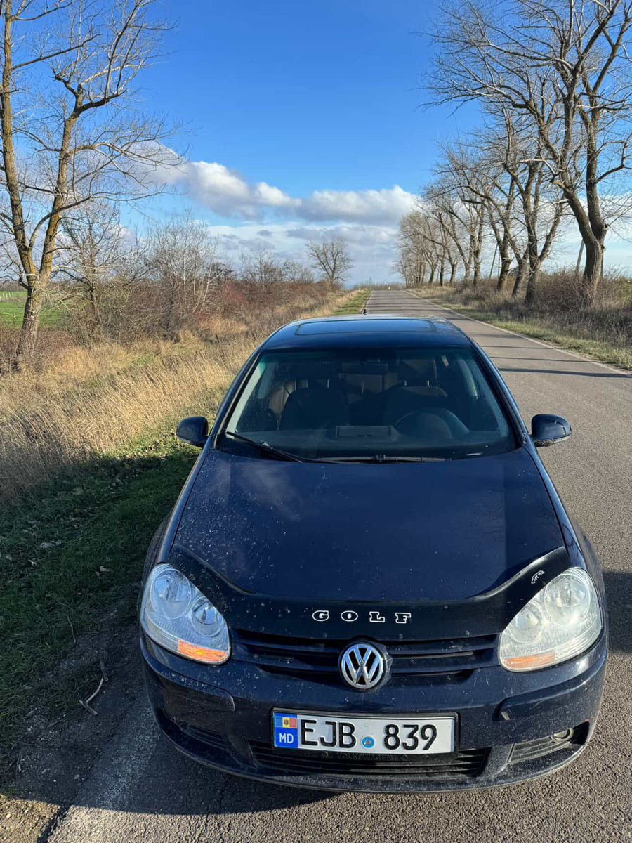 Volkswagen Golf an. 2005 cu rulaj 552 km, Benzină, 5000