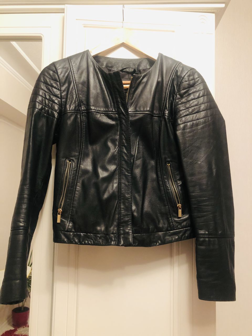 Haine la preturi simbolice100-250 lei Zara, Mango, H&M