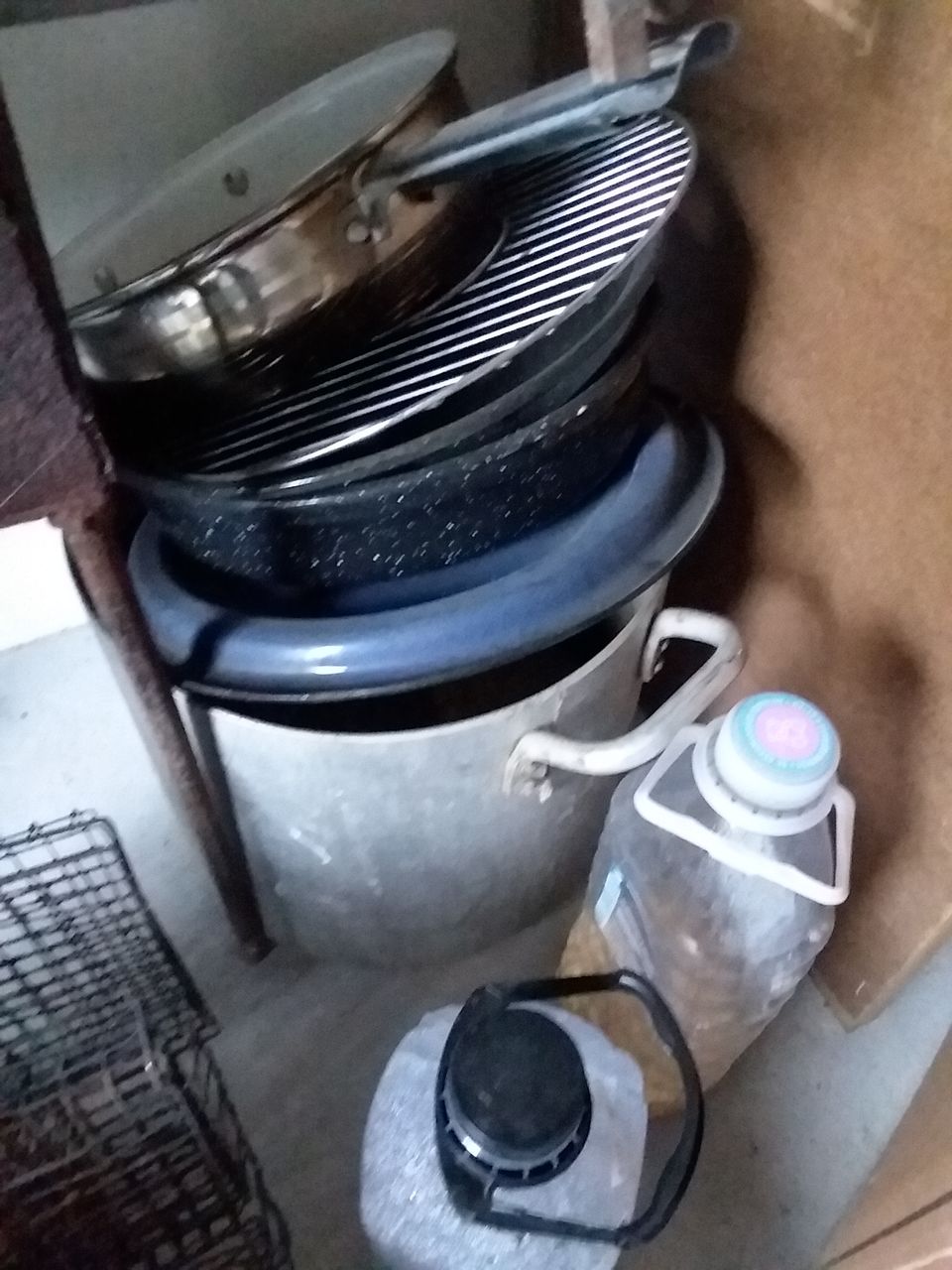 Казаны ,кастрюли, скавародки и протвени