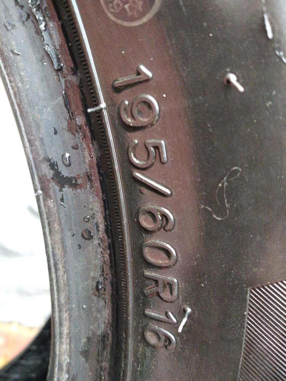 Vând anvelope uzate o singură iarnă