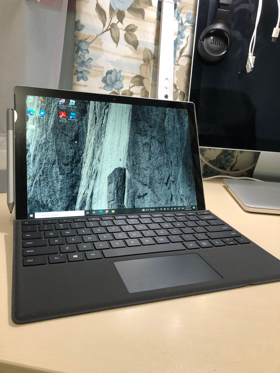 Surface Pro (5th Gen) - 128GB M 4GB