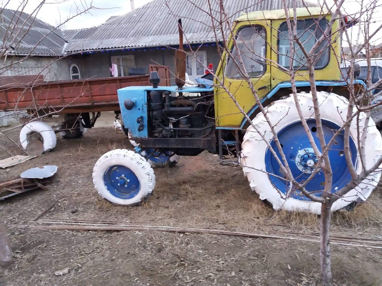 Vind tractor, pritep , semanatoare, plug toate la 2200€