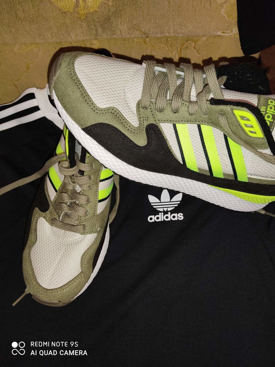 Vind adidasi noi