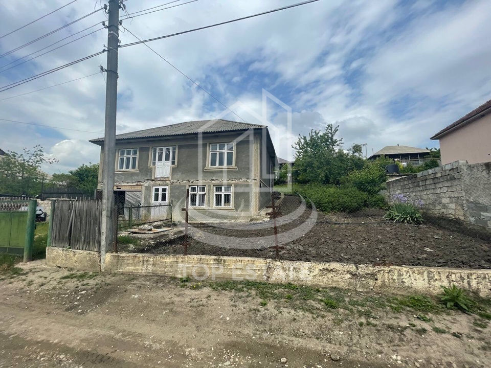 Casă în 2 nivele, str. constantin negruzzi, hulboaca