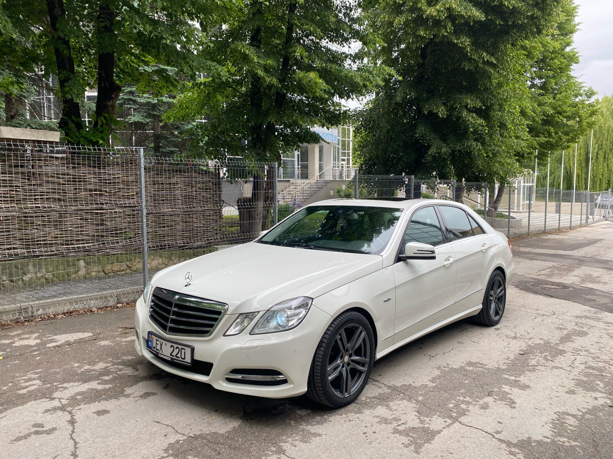 Mercedes E-Class an. 2011 cu rulaj 220000 km, Diesel, 13900