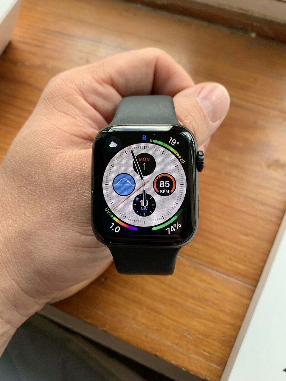 Apple Watch Series 4, 44 mm ( Space Gray )