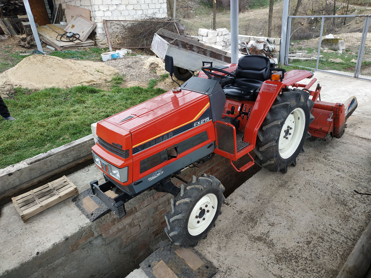 tractor japonez și plug pentru mini tractor