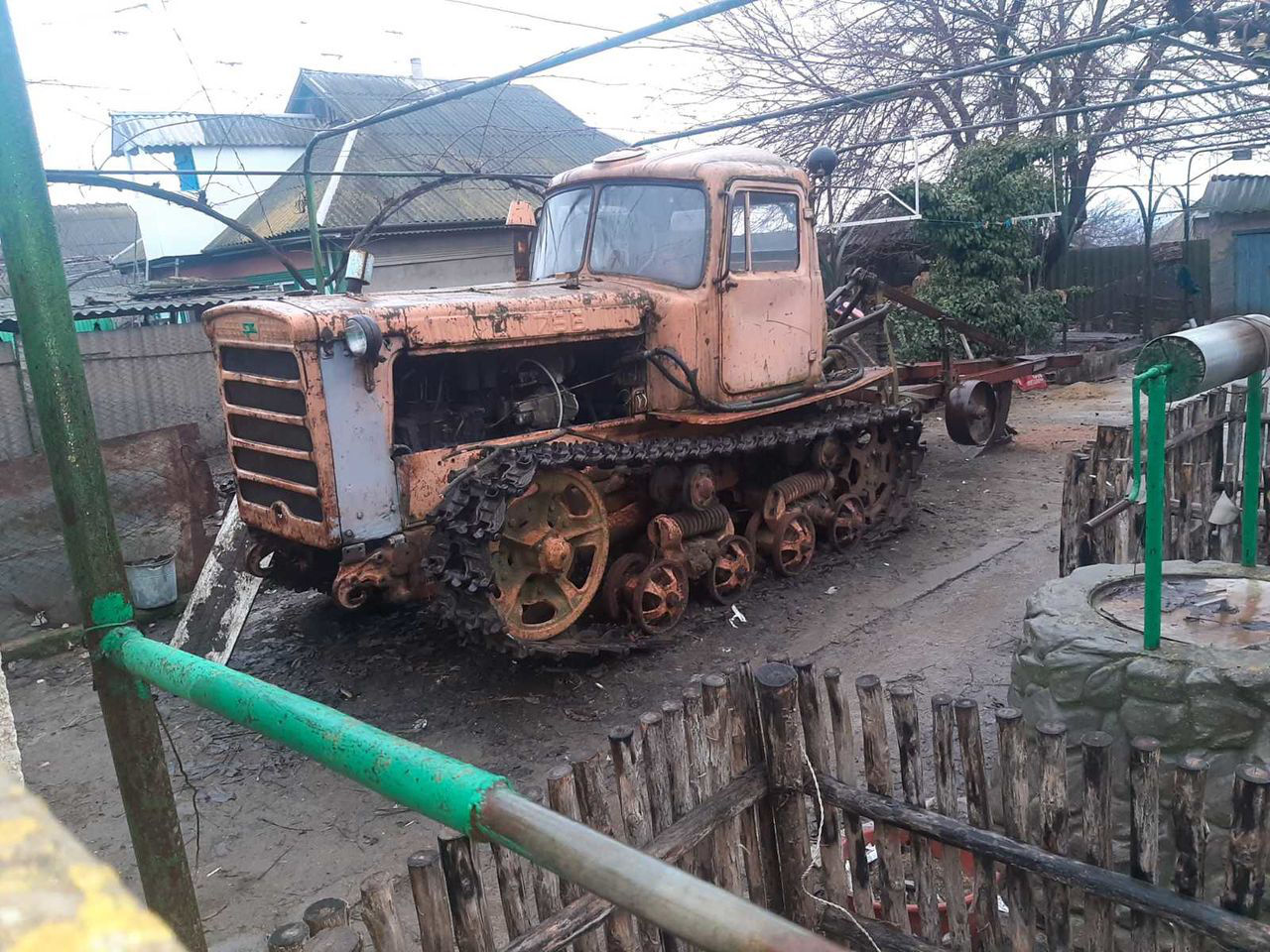 Cumpar tractor DT75 ca pe fotografie , куплю трактор дт75 как на фото