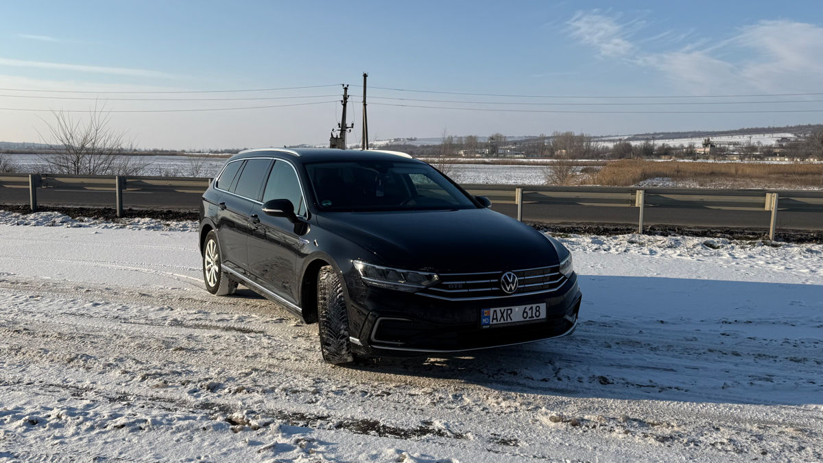 Volkswagen Passat an. 2022 cu rulaj 186000 km, Plug-in Hybrid (benzină ...