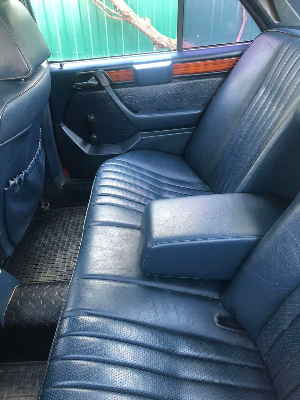 Mercedes Series (W124)