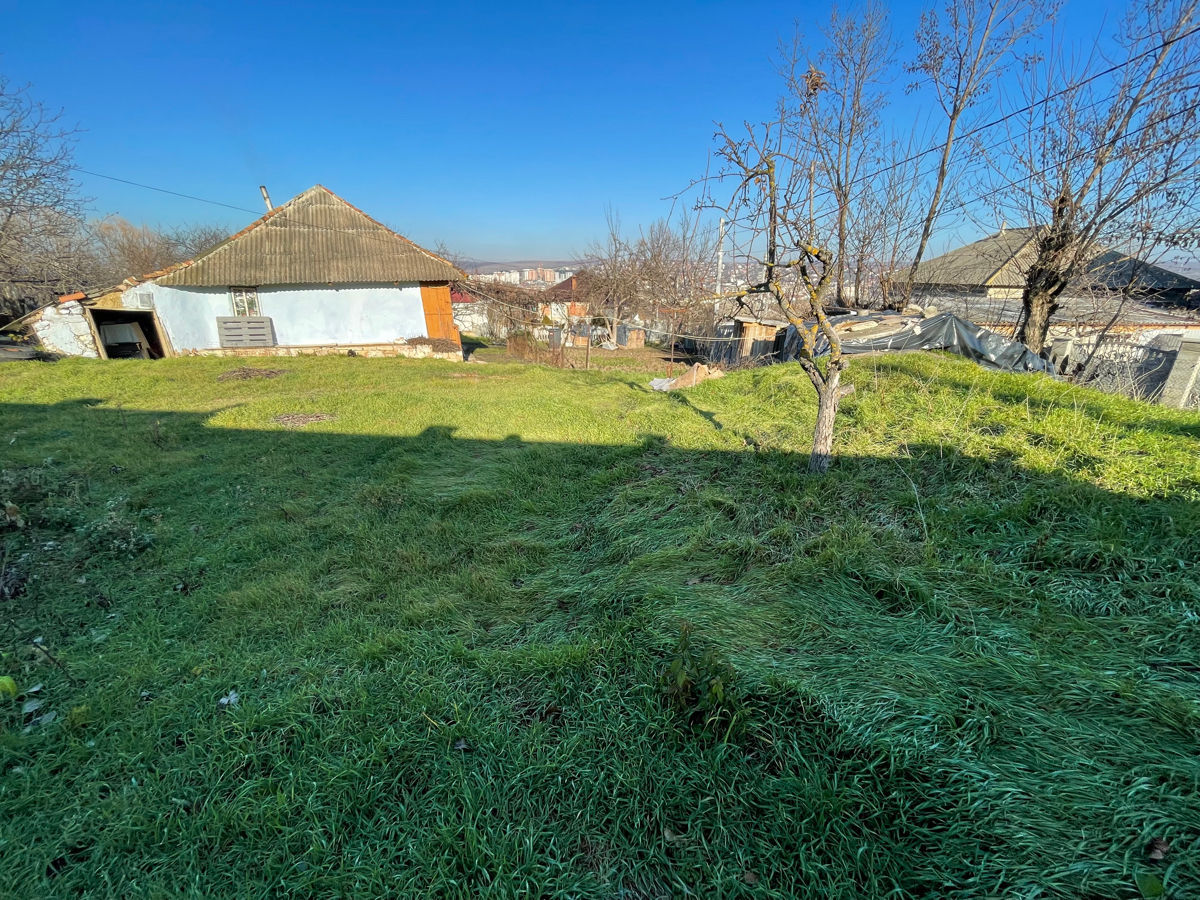 Casa Batraneasca Ialoveni cu 11 ari teren