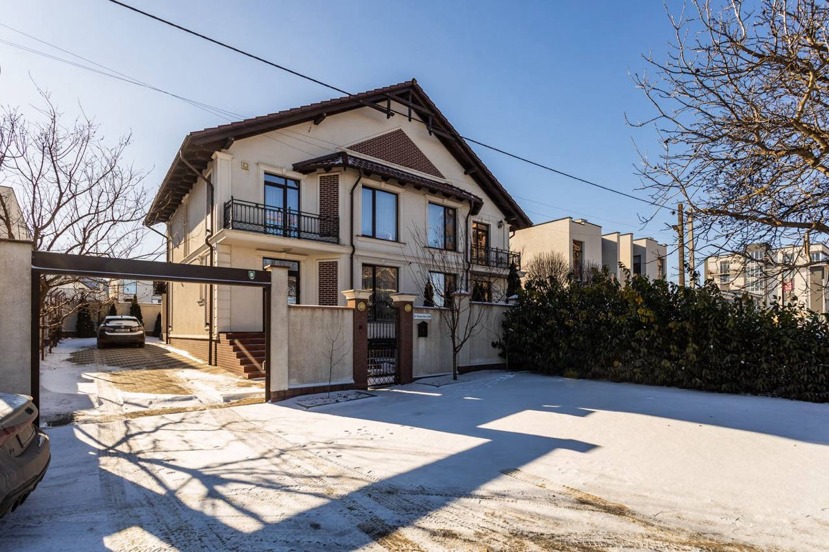 Spre vanzare casa de tip duplex in Durlesti