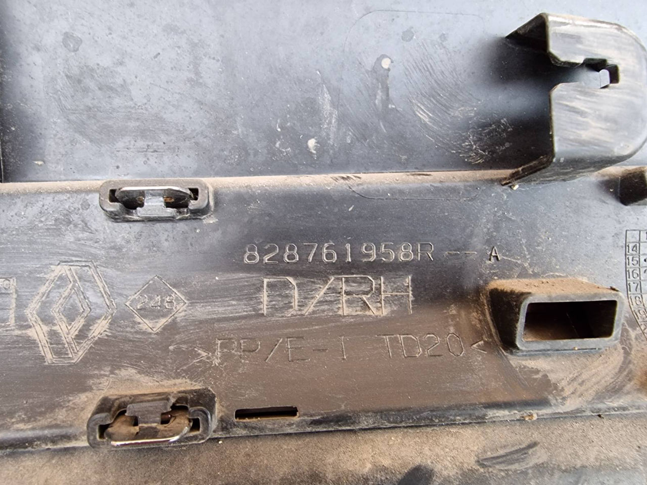 Molding original usa dreapta spate Renault Kadjar