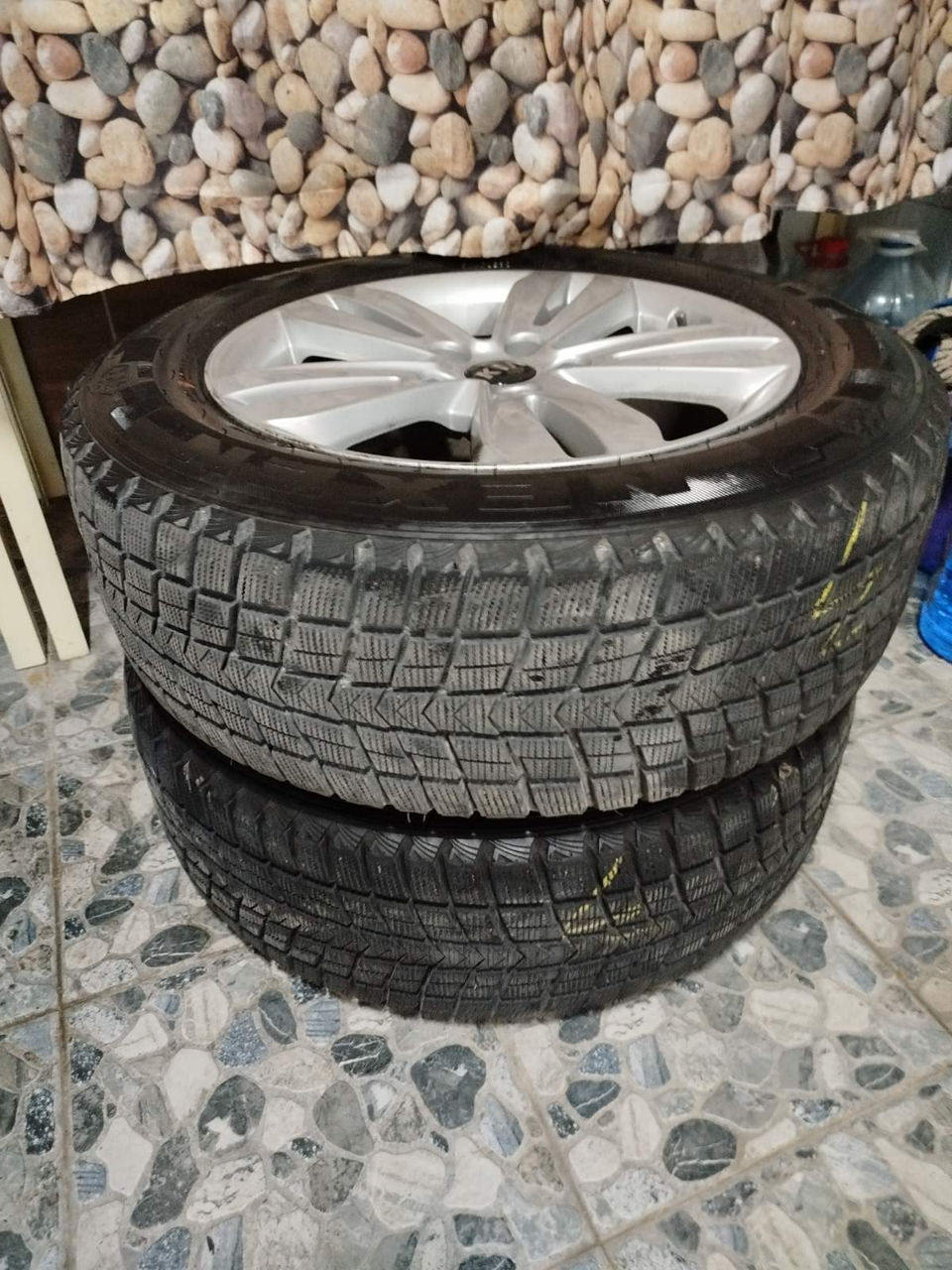 Vând jante cu anvelope 225/60/17